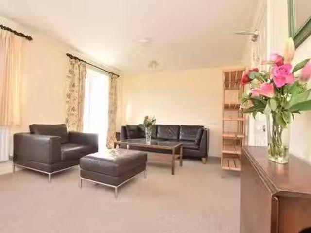 6+ bedroom house to rent in Sheldons Court, Winchcombe Street.