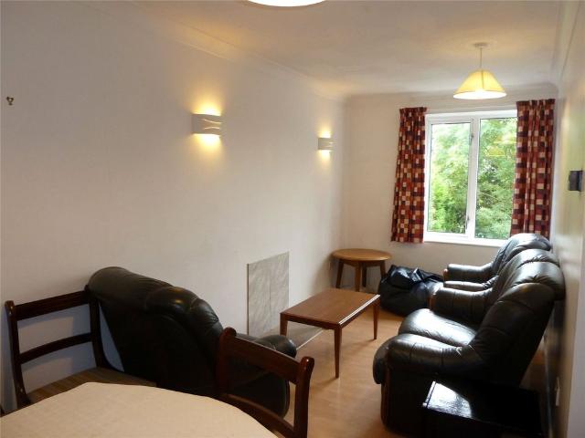 6 bedroom house to rent McWilliam Close, Poole, BH12