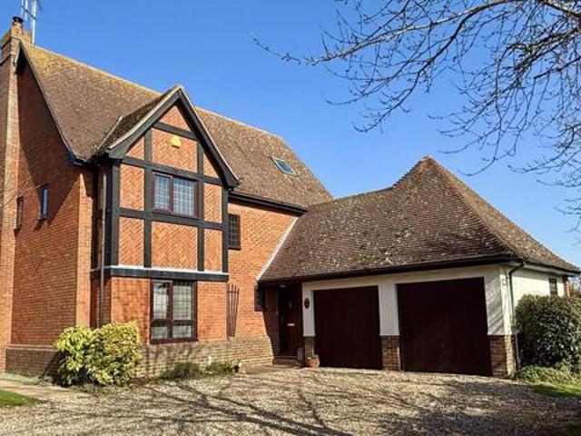 6 Bedroom House Tiptree Tiptree 100825067