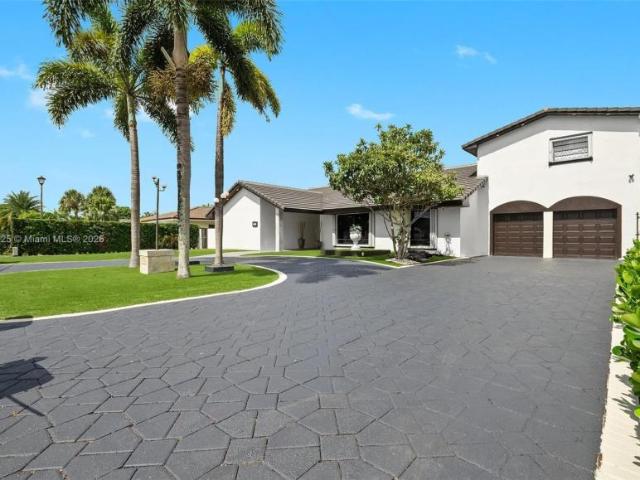 6 bedroom, Hialeah FL FL 33015 102658979
