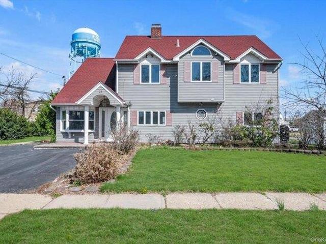 6 bedroom, Hicksville NY 11801 104903986