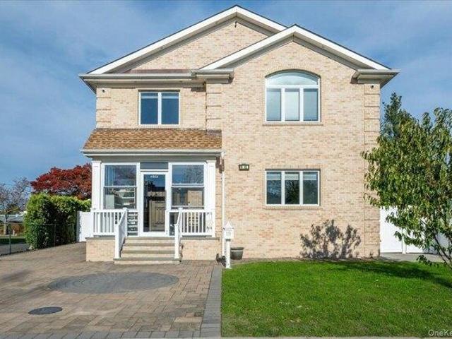 6 bedroom, Hicksville NY 11801 104903161