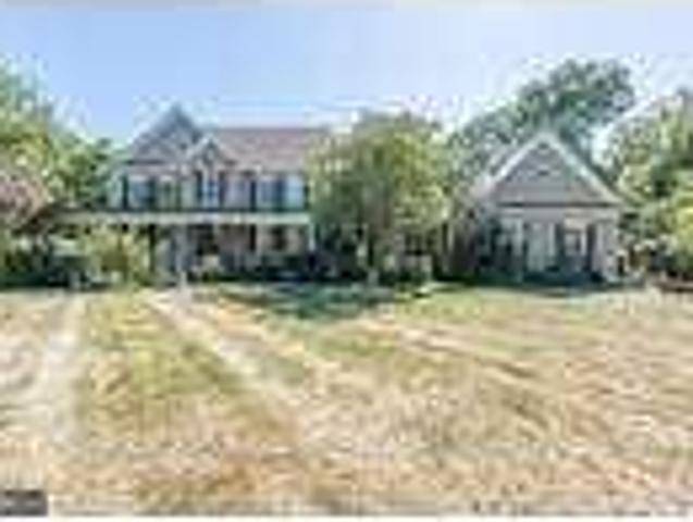 6 bedroom in Centreville Virginia 20120