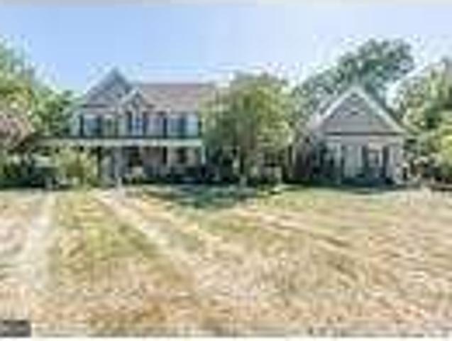 6 bedroom in Centreville Virginia 20120