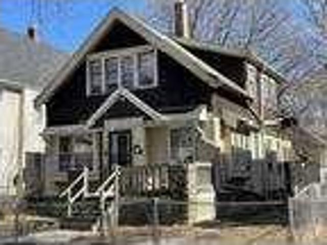 6 bedroom in Milwaukee WI 53210