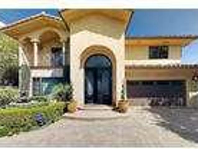6 bedroom in North Hollywood California 91606