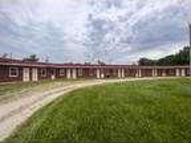 6 bedroom in Shelbina Missouri 63468