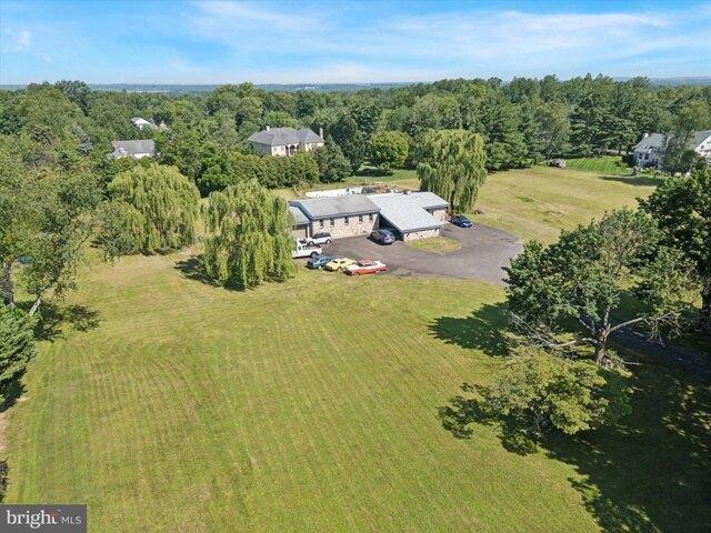 6 bedroom, Ivyland PA 18974 92411482