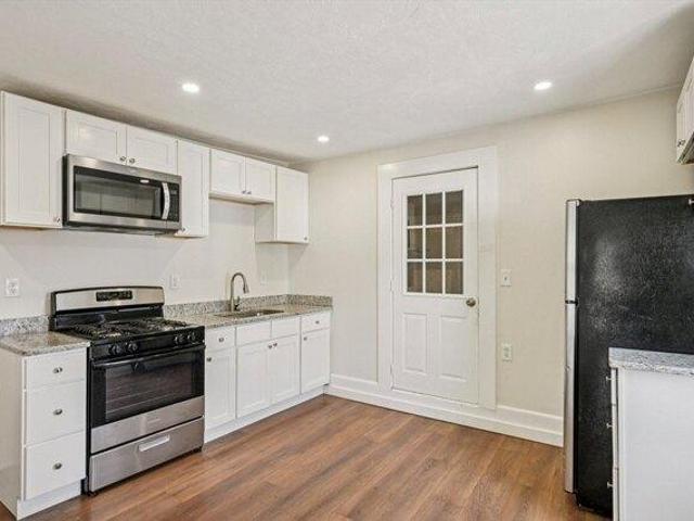 6 bedroom, Lowell MA 01854 102346295