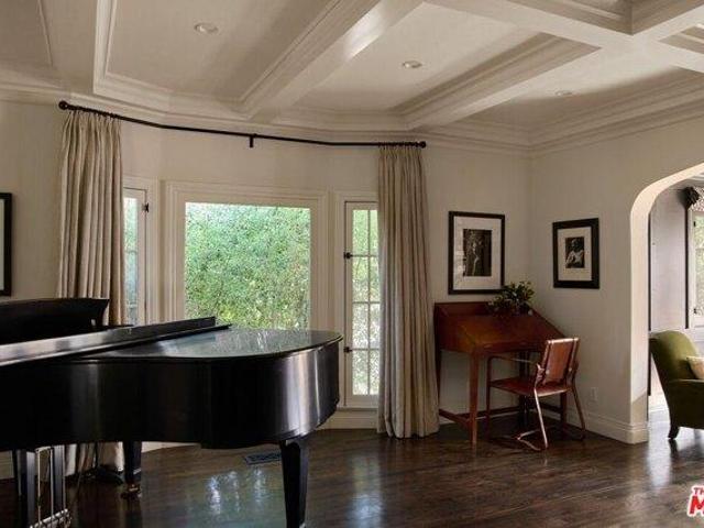 6 bedroom, Los Angeles CA 90027 LS95962421