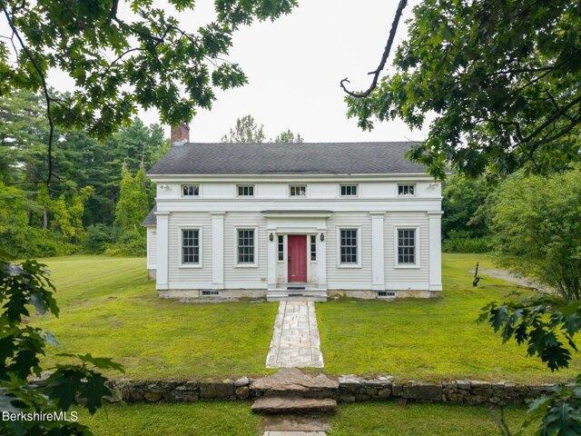 6 bedroom, Lee MA 01238 102370630