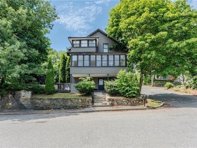 6 bedroom, Lincoln RI 02838 105126620