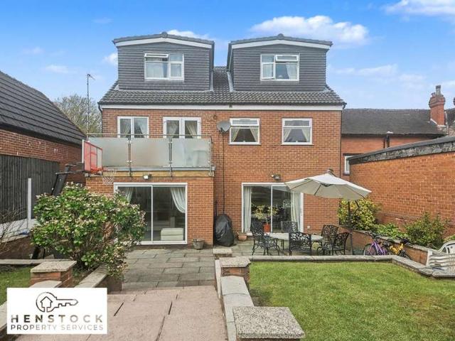 6 Bedroom Link Detached House