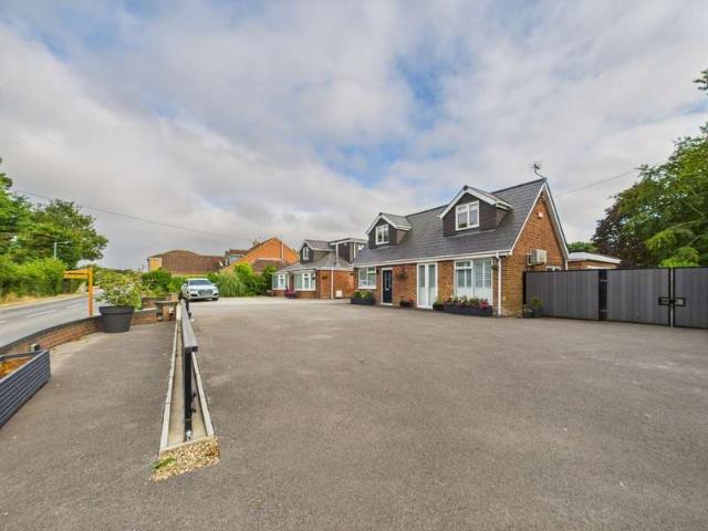 6 Bedroom Link Detached House