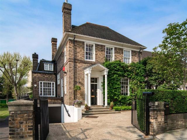 6 bedroom link detached house for sale