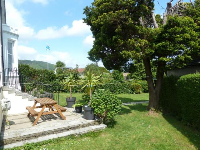 6 bedroom link detached house for sale