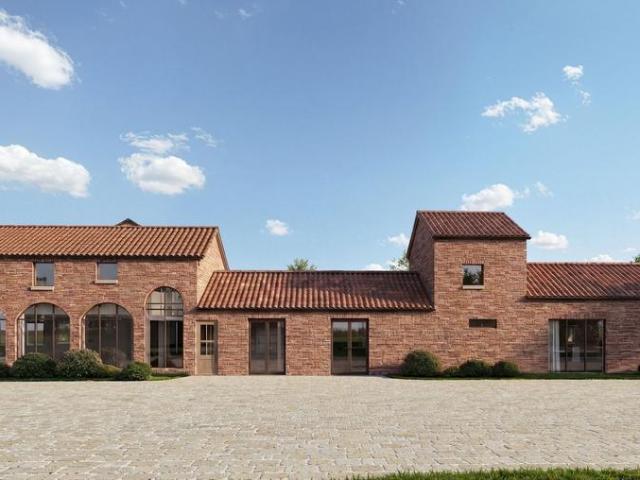 6 bedroom link detached house for sale