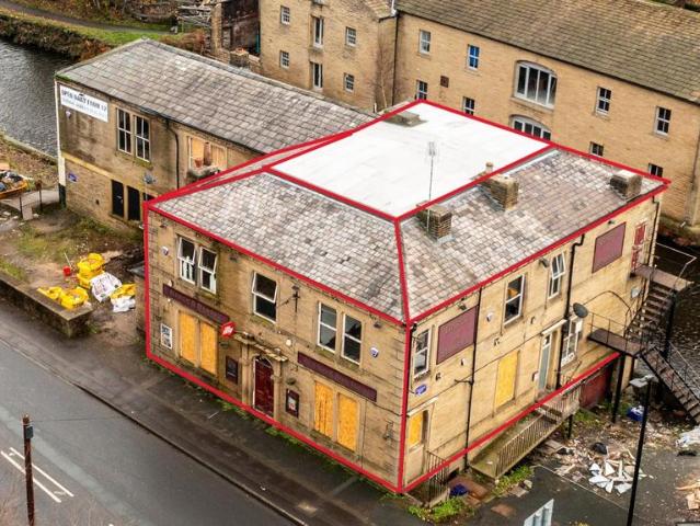 6 bedroom link detached house for sale
