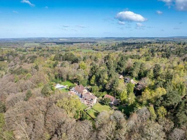 6 Bedroom Link Detached House For Sale In Hampshire