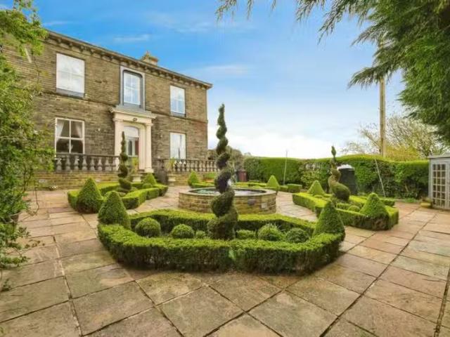 6 bedroom link detached house for sale in Moorside Road, Eccle.