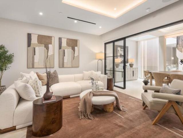 6 bedroom link detached house for sale in Princes Gate Mews, London, SW7