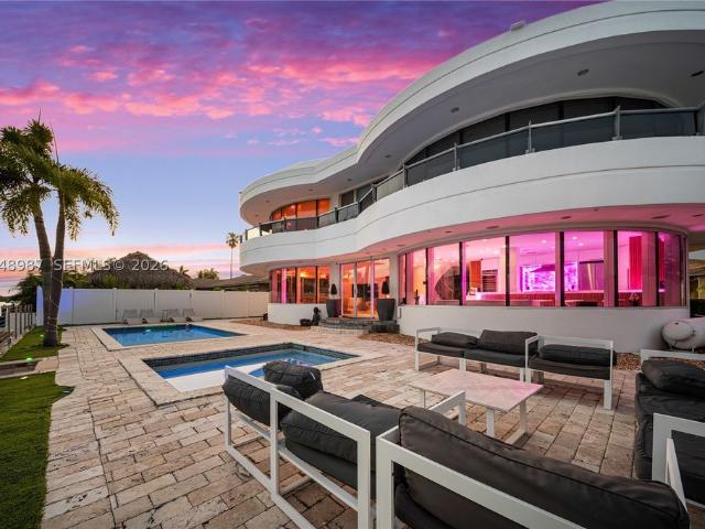 6 bedroom luxury Villa for rent in North Miami Beach, Florida