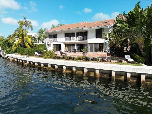 6 bedroom luxury Villa for sale in Golden Beach, Florida