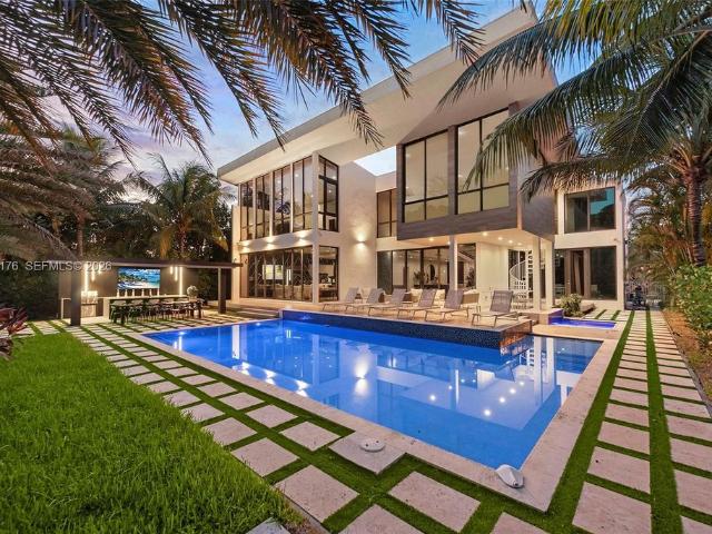 6 bedroom luxury Villa for sale in Hallandale, Florida