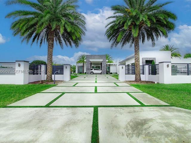6 bedroom luxury Villa for sale in Hialeah Gardens, United States