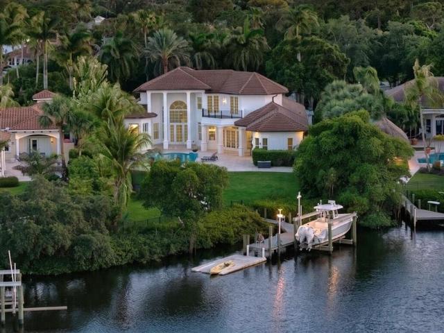 6 bedroom luxury Villa for sale in Jupiter, Florida