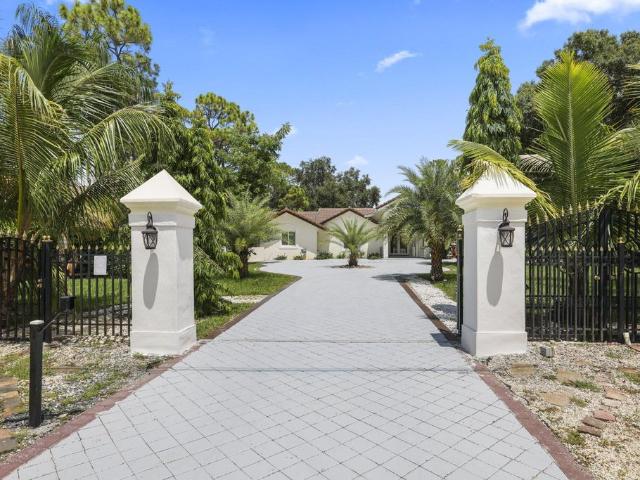 6 bedroom luxury Villa for sale in Parkland, Florida