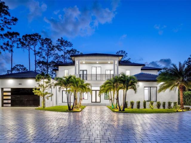 6 bedroom luxury Villa for sale in Parkland, Florida