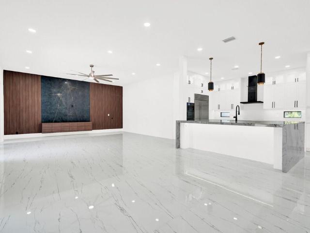 6 bedroom luxury Villa for sale in Parkland, Florida