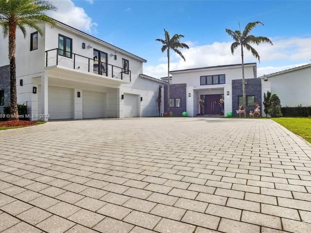 6 bedroom luxury Villa for sale in Plantation, Florida