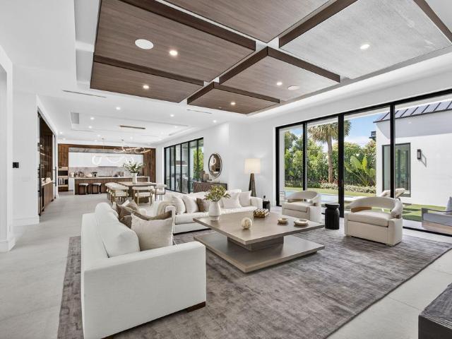 6 bedroom luxury Villa for sale in West Palm Beach, Florida