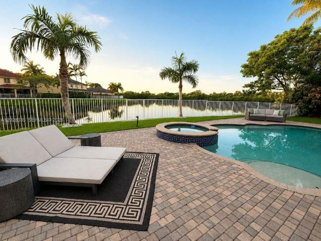 6 bedroom luxury Villa for sale in Weston, United States
