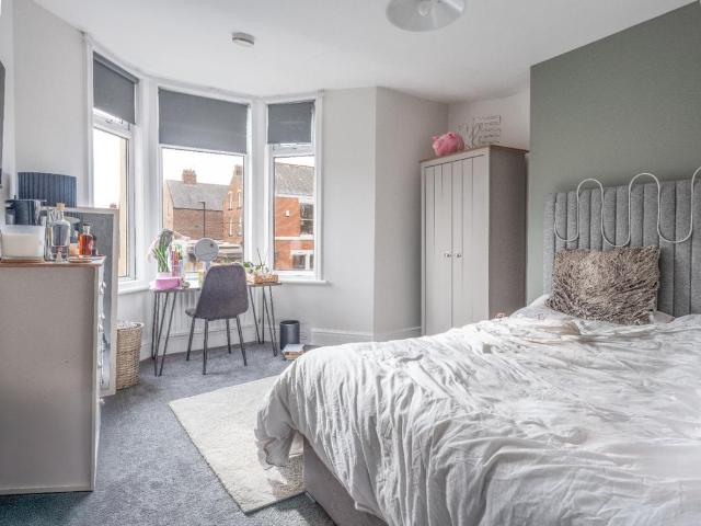 6 bedroom maisonette to rent