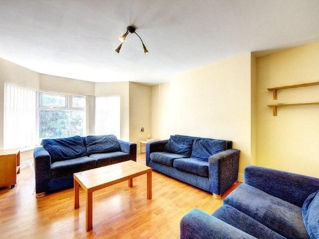 6 bedroom maisonette to rent