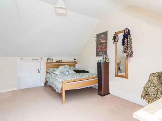 6 bedroom maisonette to rent