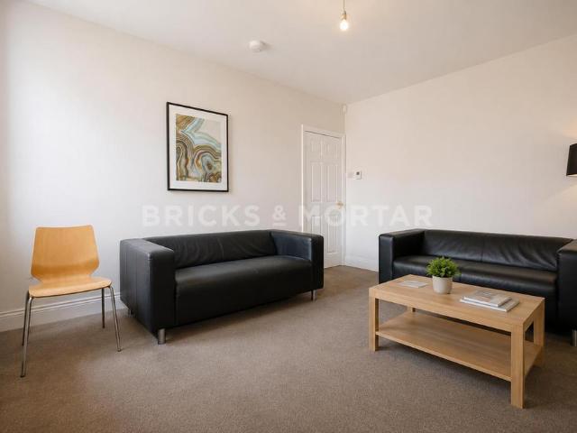 6 bedroom maisonette to rent