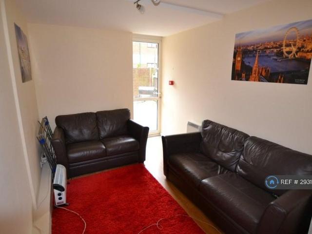 6 bedroom maisonette to rent