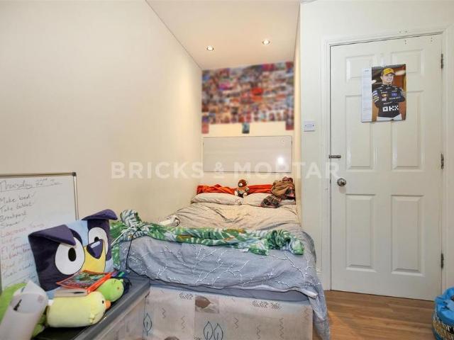 6 bedroom maisonette to rent