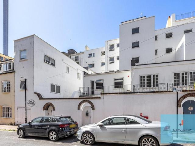 6 bedroom maisonette for sale