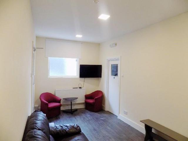 6 bedroom maisonette for rent in Albert Road, Southsea, PO5
