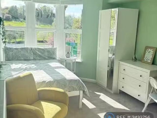 6 bedroom maisonette for rent in Bath Road, Brislington, Brist.