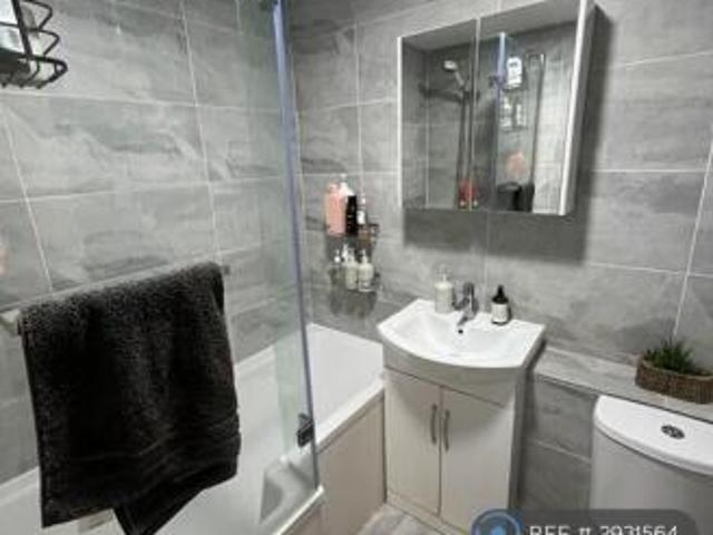 6 bedroom maisonette for rent in Mundy House, London, W10