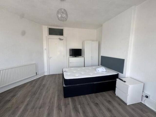 6 bedroom maisonette for rent in Salisbury Road Cardiff, CF24