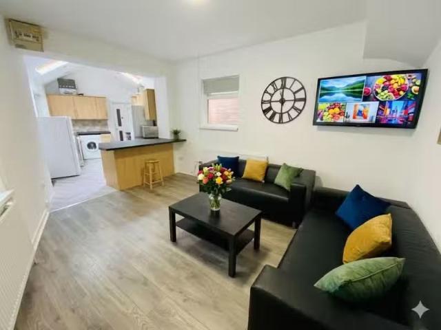 6 bedroom maisonette for rent in Salisbury Road, Cathays, CF24