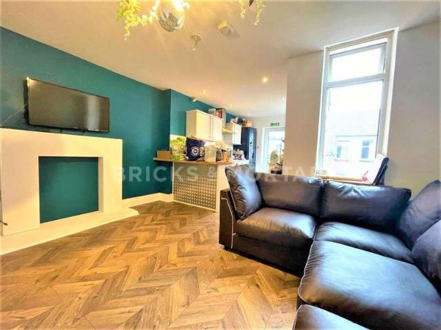 6 Bedroom Maisonette Flat