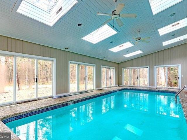 6 bedroom, Medford NJ 08055 102255246